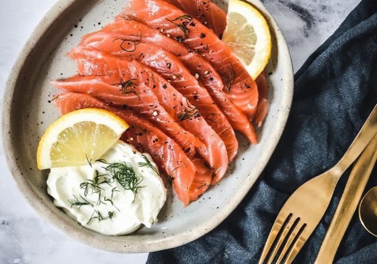 How to make homemade salmon gravlax for New Year's Eve?