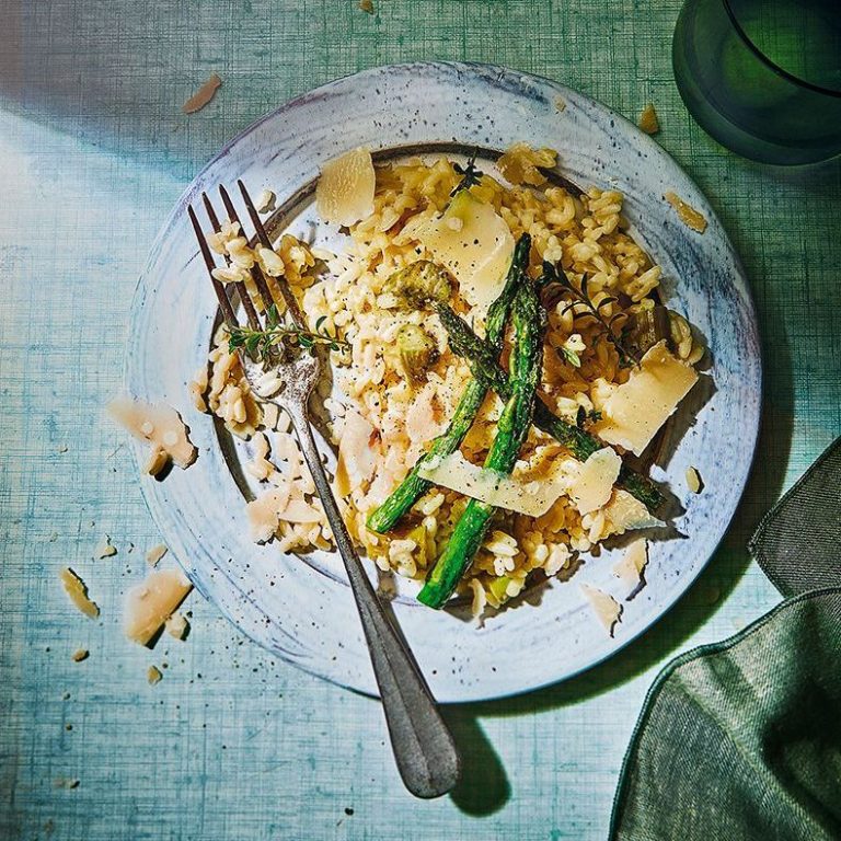 Why should you eat starchy foods at every meal according to a nutritionist?