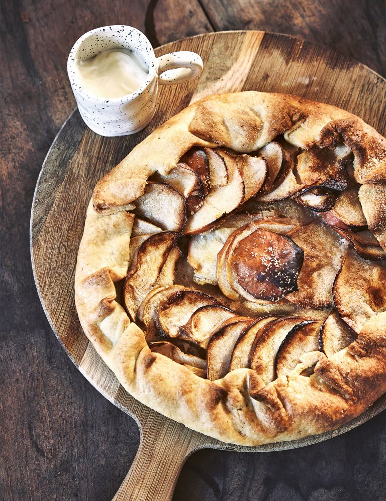 Rustic apple pie